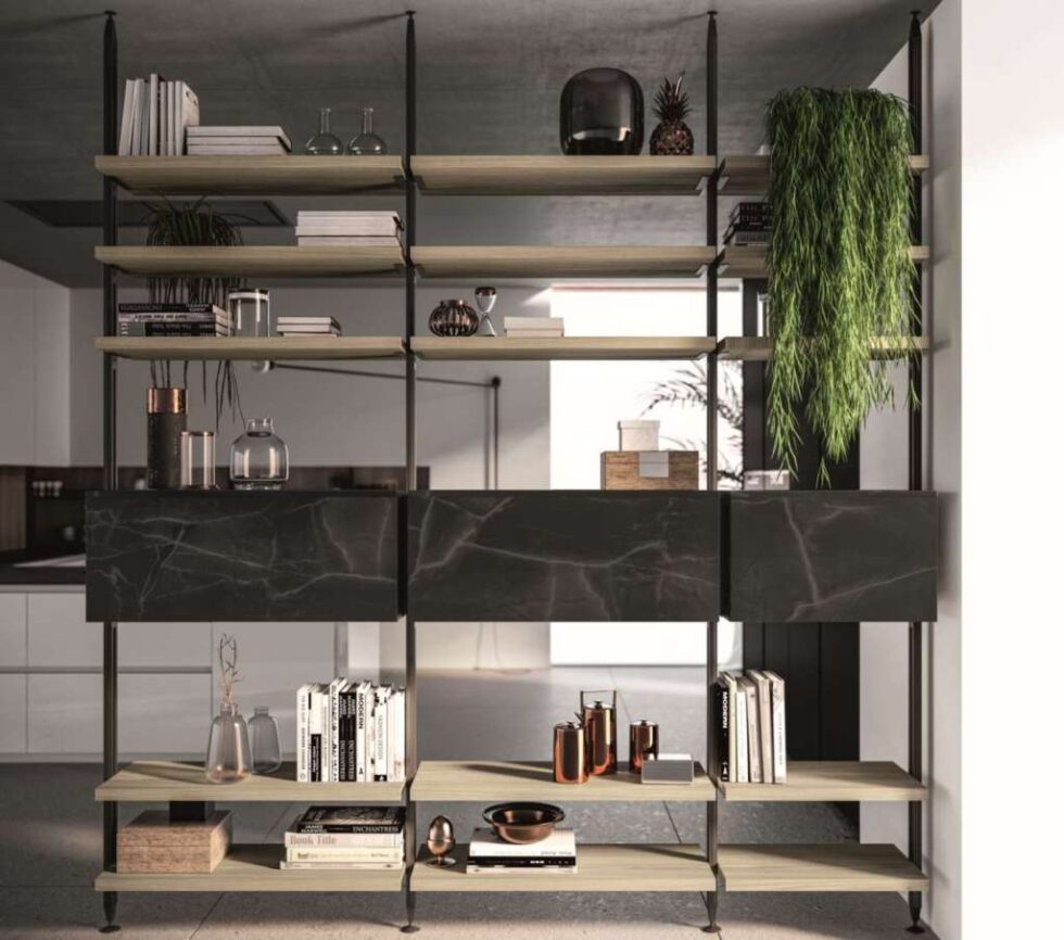 Dividere un ambiente con leggerezza: le librerie in centro stanza